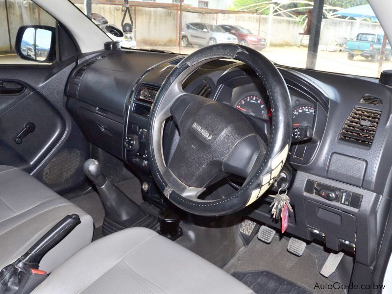 Used Isuzu KB200 | 2014 KB200 for sale | Tlokweng Isuzu KB200 sales ...