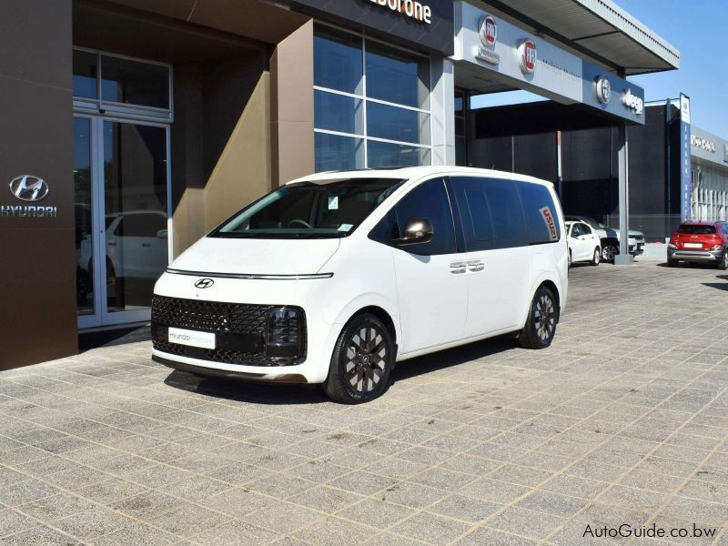 Used Hyundai Staria R2.2 - 9 Seater Luxury Bus | 2023 Staria R2.2 - 9 ...