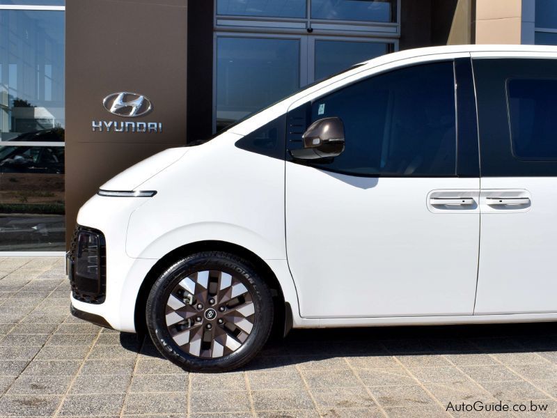 Used Hyundai Staria R2.2 - 9 Seater Luxury Bus | 2023 Staria R2.2 - 9 ...