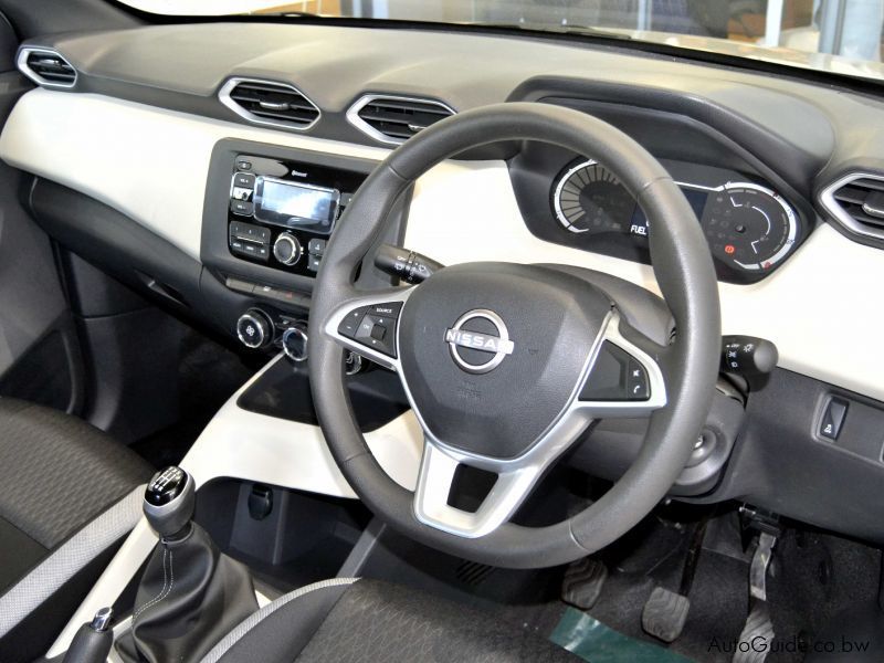 2024 Nissan Magnite Visia - 1.0 - MT car Photos - Manual Transmissions ...